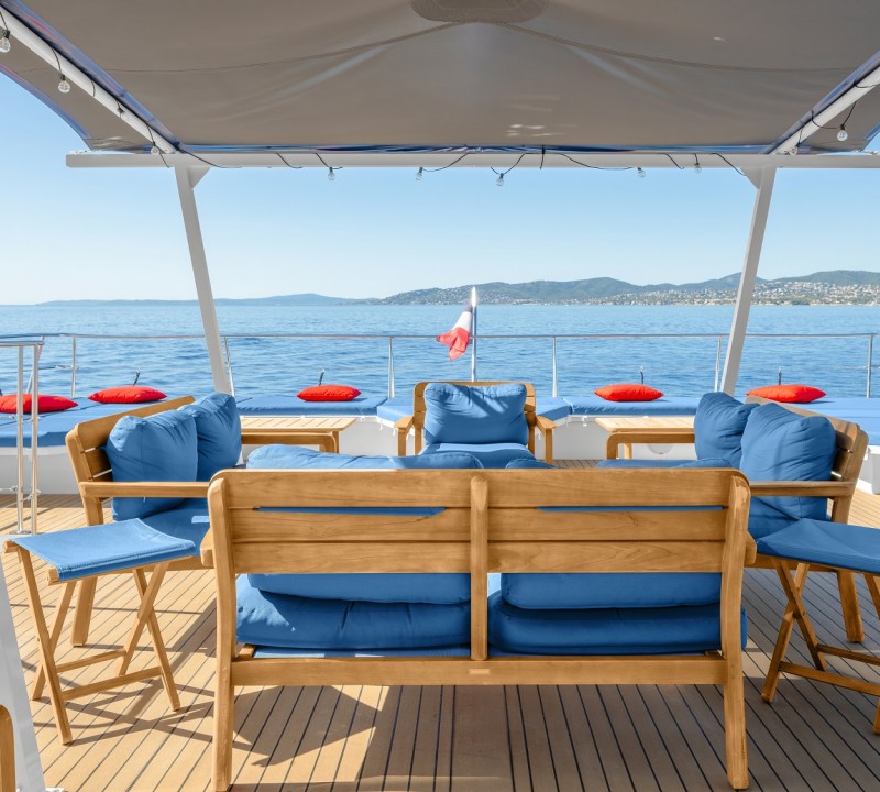 MAYBA Yacht Charter Details, Custom | CHARTERWORLD Luxury Superyachts
